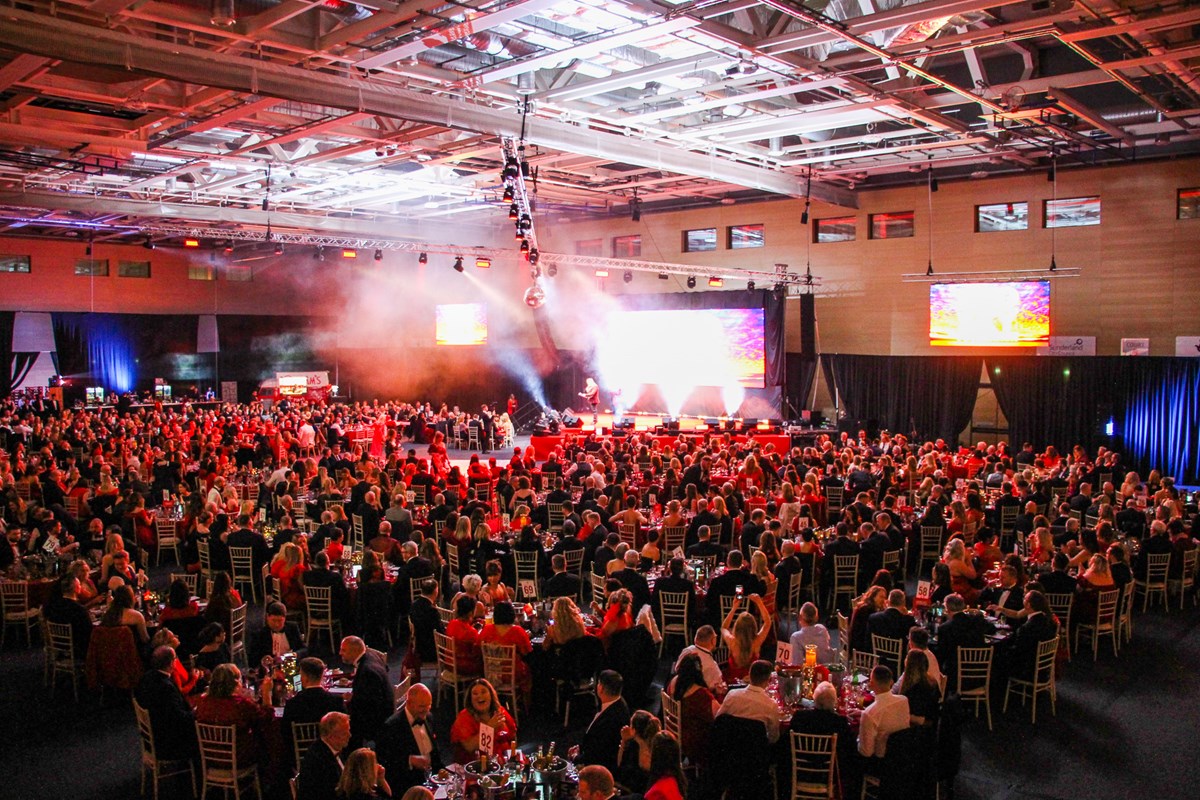 Stars Turn Out for Gala Dinner